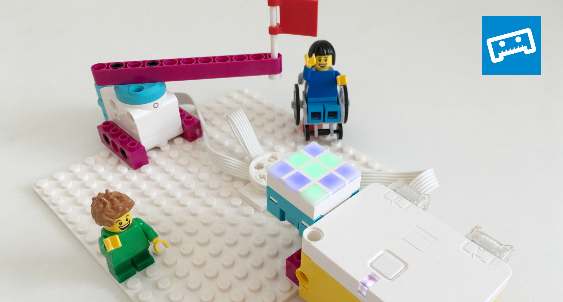 Playing Tic Tac Toe with SPIKE Essential - Pybricks